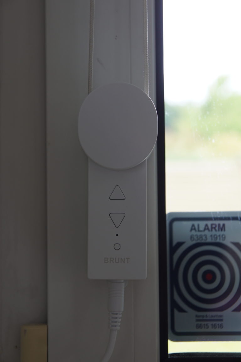 Brunt Blind Engine - motor til alle typer gardiner - Mette Siger Nej